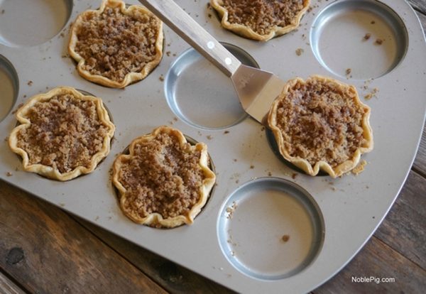 Mini Apple Crumble Pies - Noble Pig